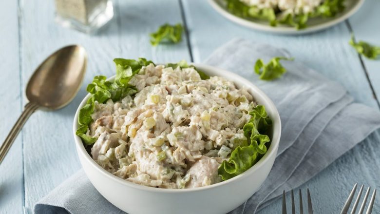 Sallatë pule me susam dhe perime - Info Rogana