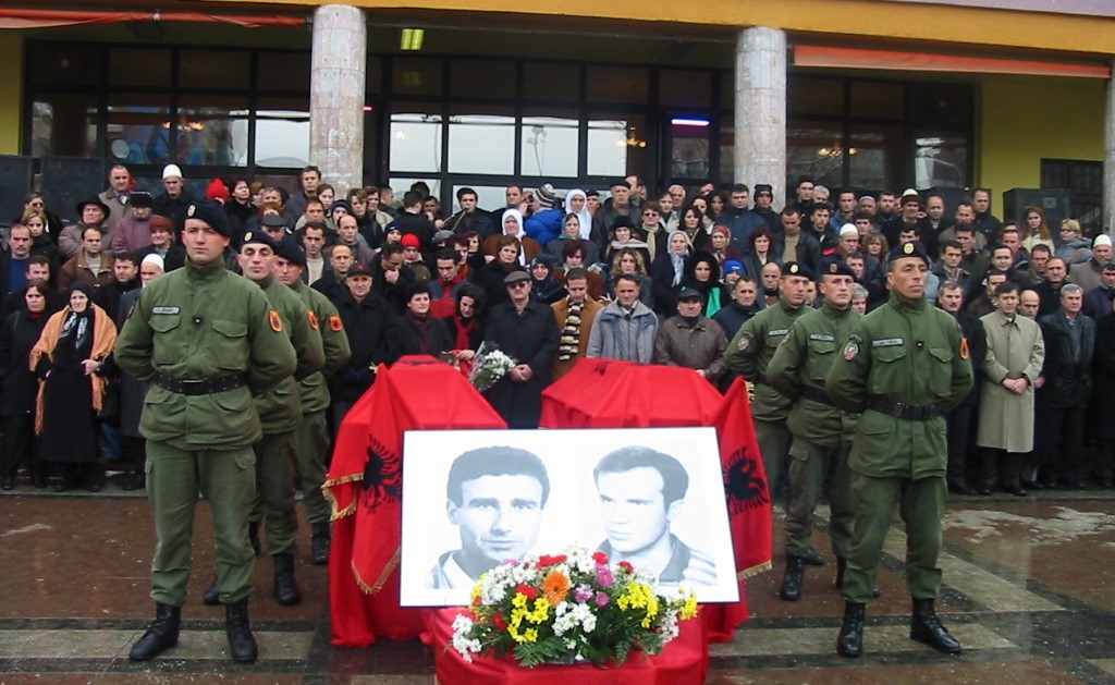 Në dyzetvjetorin e rënies heroike të atdhetarëve Rexhep Mala e Nuhi ...