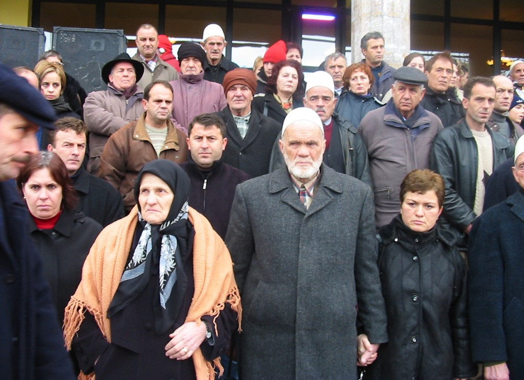 Në dyzetvjetorin e rënies heroike të atdhetarëve Rexhep Mala e Nuhi ...