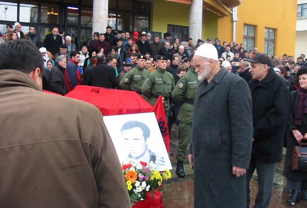 Në dyzetvjetorin e rënies heroike të atdhetarëve Rexhep Mala e Nuhi ...