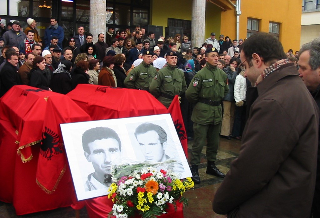 Në dyzetvjetorin e rënies heroike të atdhetarëve Rexhep Mala e Nuhi ...