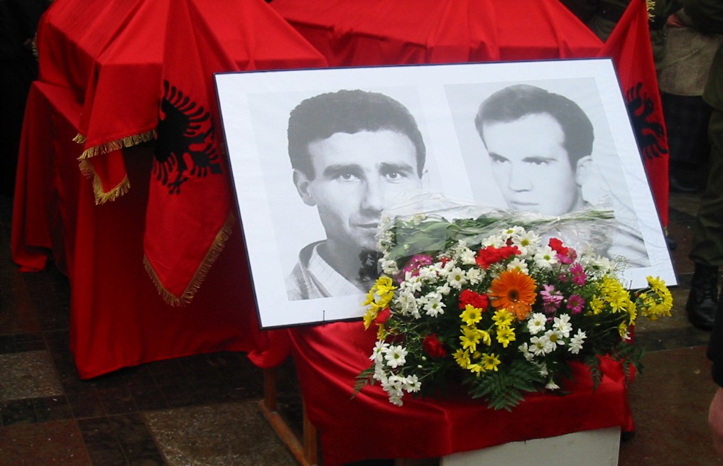 Në dyzetvjetorin e rënies heroike të atdhetarëve Rexhep Mala e Nuhi ...